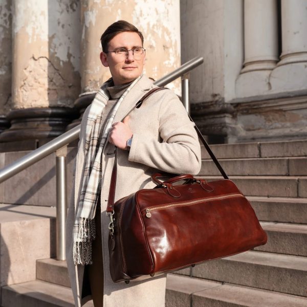 How to Carry a Duffle Bag - Domini Leather